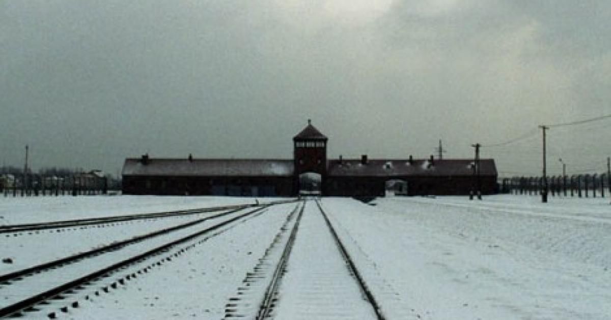 Pilecki's Auschwitz Heroism Retold as Theatrical Performance in Arizona ...