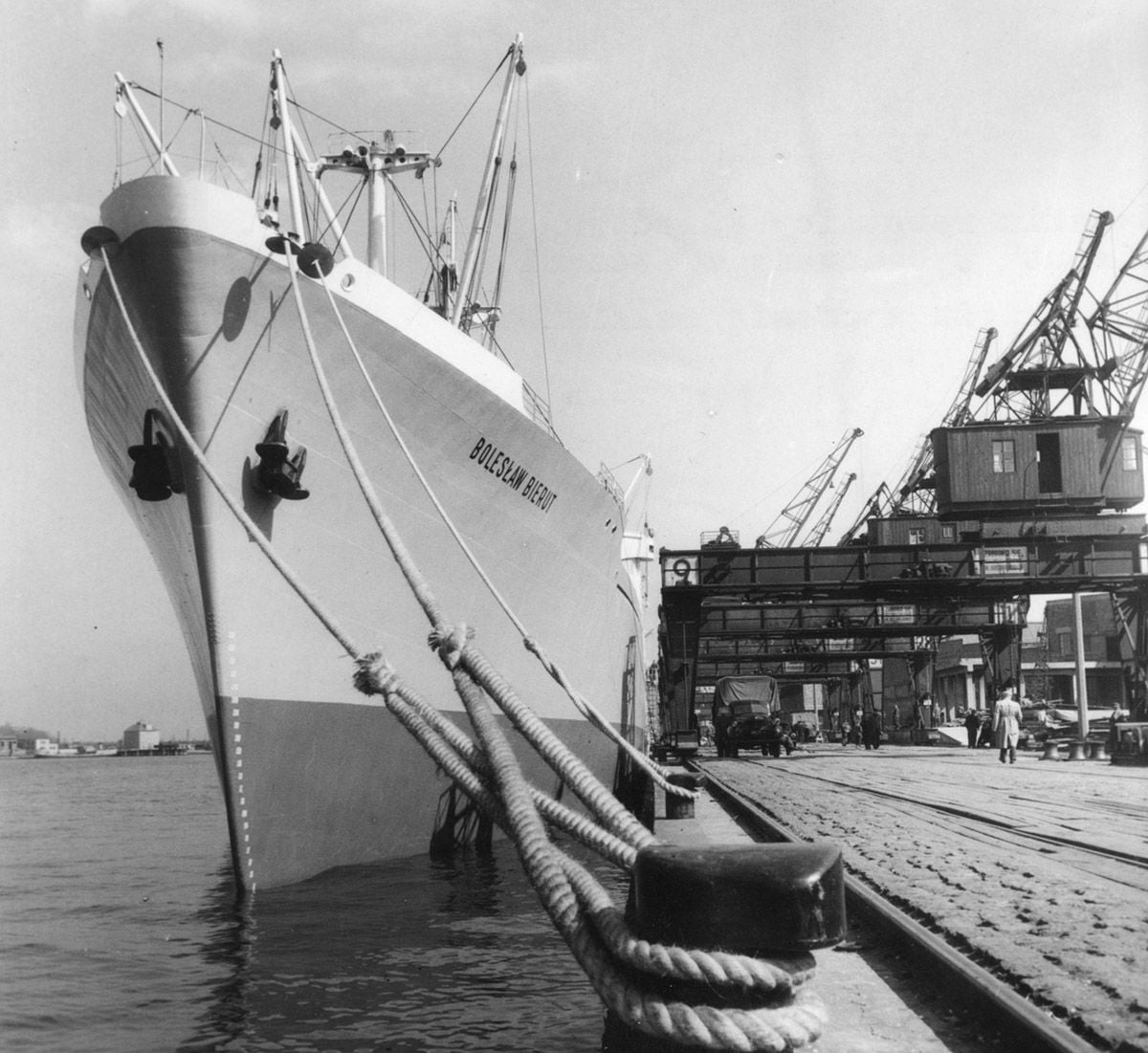 What Does the Suez Debacle Have to Do with Poland? | Article | Culture.pl