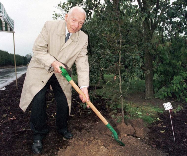 Józef Rotblat – Tireless Worker for Peace | Article | Culture.pl